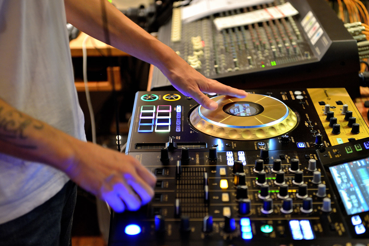 【XDJ-XZ-N feat.DJ HASEBE】インタビュー Pioneer DJ XDJ-XZ-Nの魅力と可能性 | 池部楽器店 DJ機器 ...