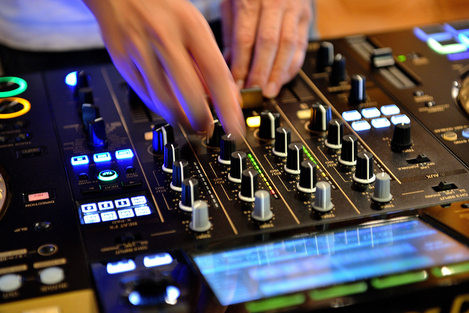 【XDJ-XZ-N feat.DJ HASEBE】インタビュー Pioneer DJ XDJ-XZ-Nの魅力と可能性 | 池部楽器店 DJ機器 ...